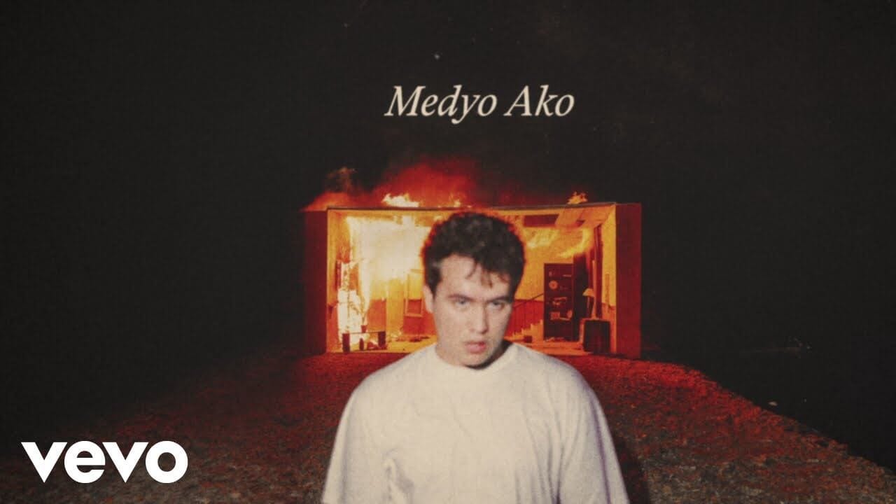 Medyo Ako (feat. Moira Dela Torre) Lyrics and Music Video by Juan ...